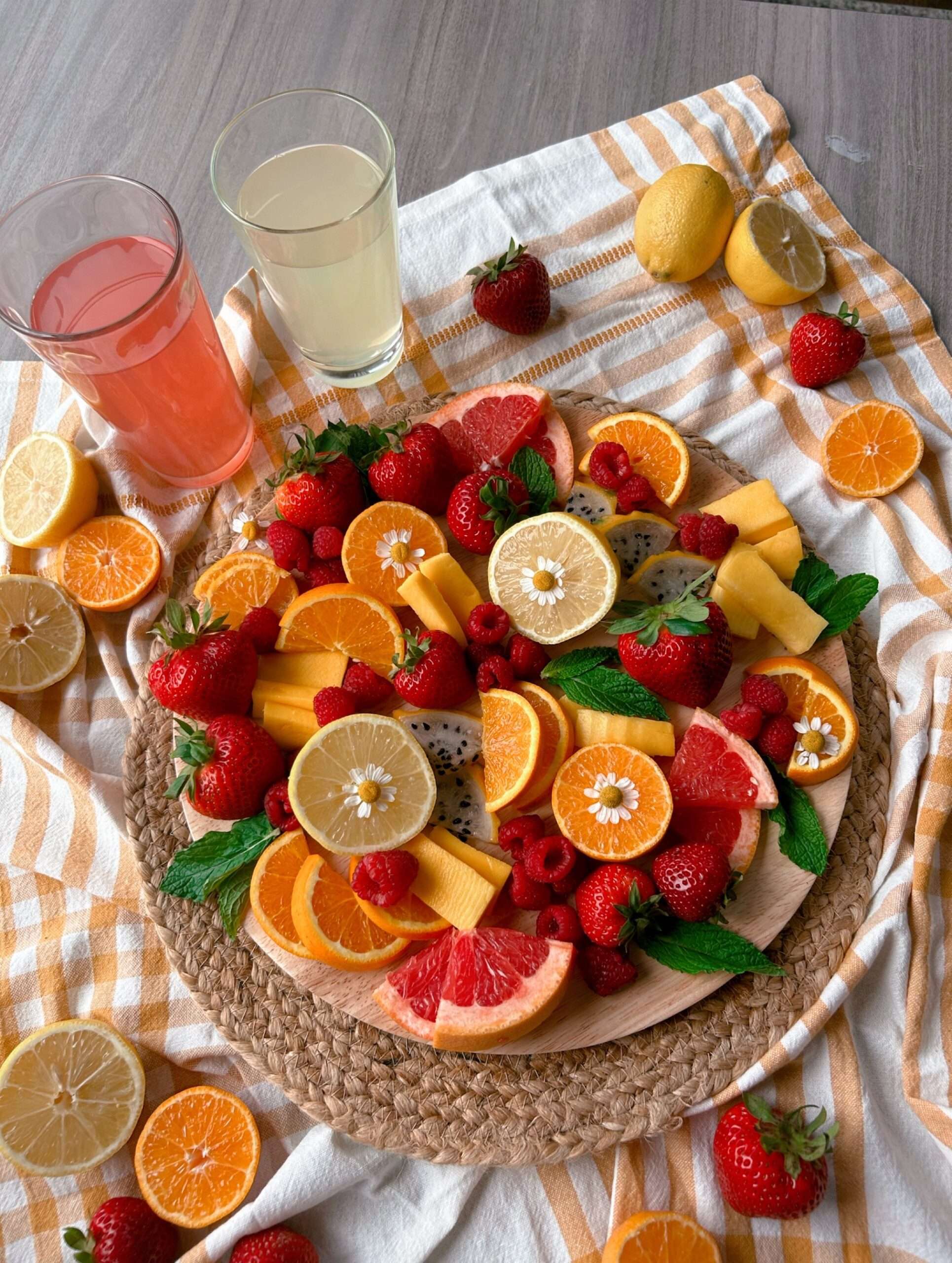 How to Make A Fresh Fruit Board to Pair With Lemonade | AE Dairy
