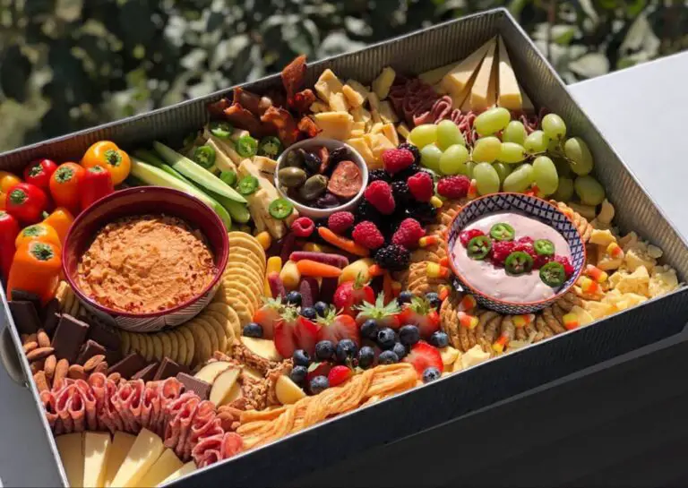 Building the Perfect Nosh Box | One Board Gal